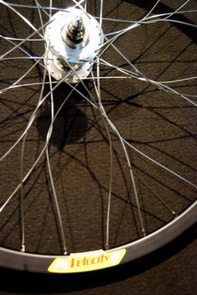 Velocity DEEP-V 650c All Color ホイール 「モランボン」 フロント - AUTHEN